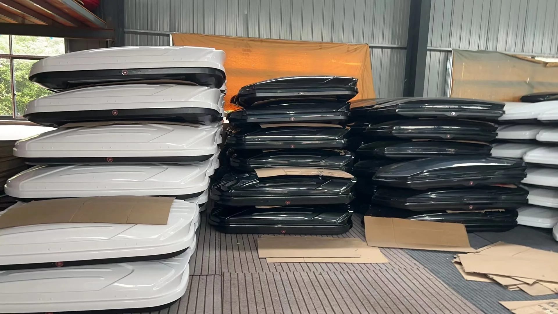 SUV Roof Box + Roof Rack - Durable & Versatile Solutions