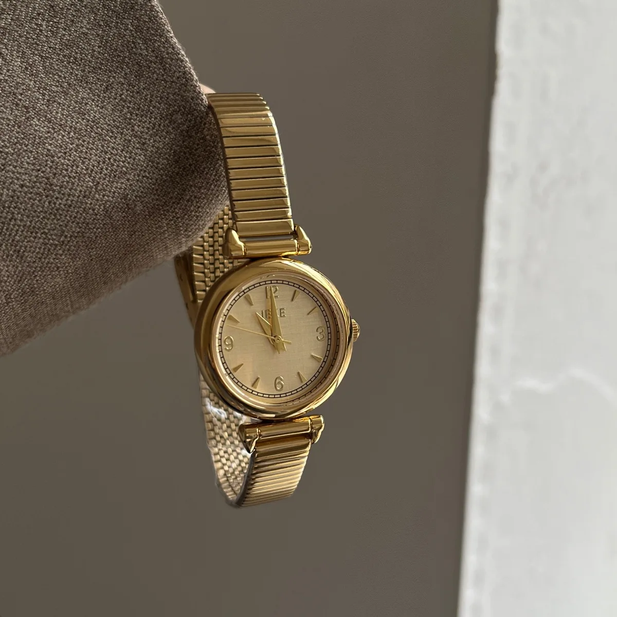IEKE 731 Live Streaming New Retro Style Light Luxury Watch for Women ...