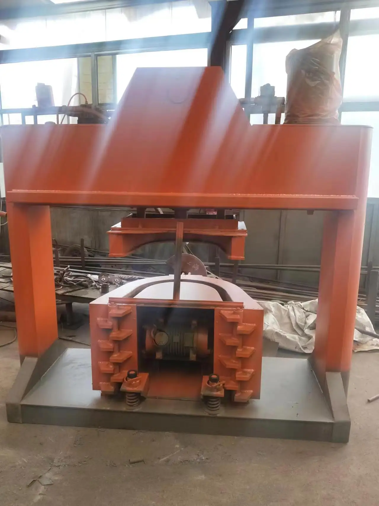 Drainage Ditch Self Propelled U Shaped Concrete Channel Lining Machine ...