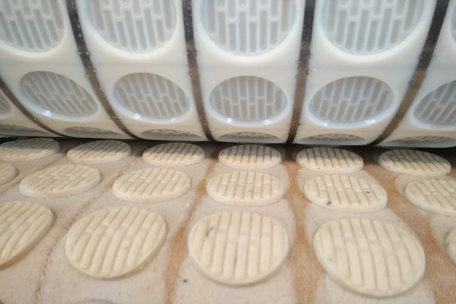 Automatic Bakery Rotary Stamping Biscuit Moulding Machine