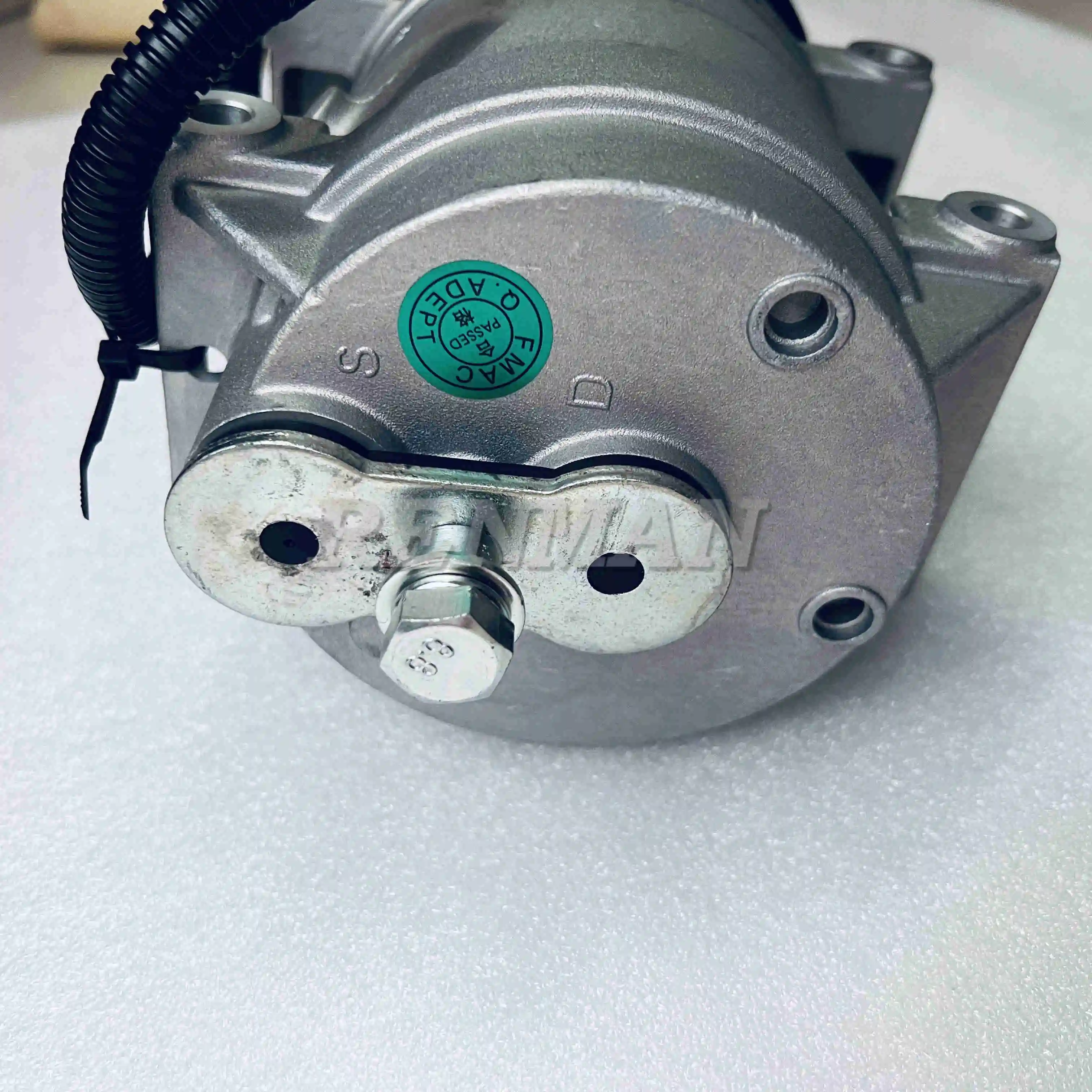 Dongfeng Yuchai 6M340 Air Conditioning Compressor 8104010-C1107