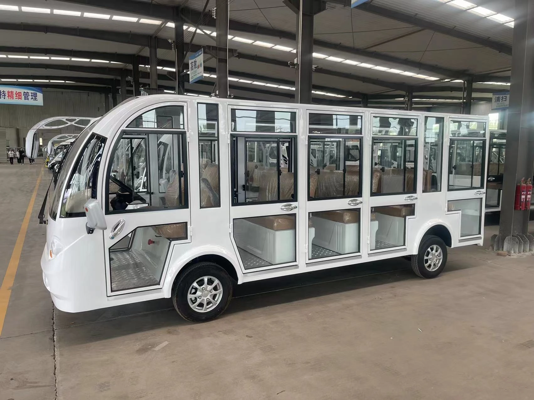 Enclosed Deluxe Four-Wheeled Mini Tour Bus - 11 Seaters