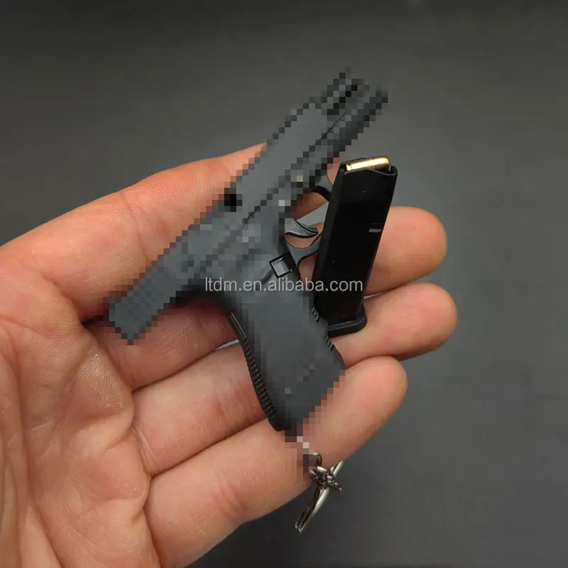 Shell Ejecting Toy Gun Mini Guns Keychain Model 100mm 70mm