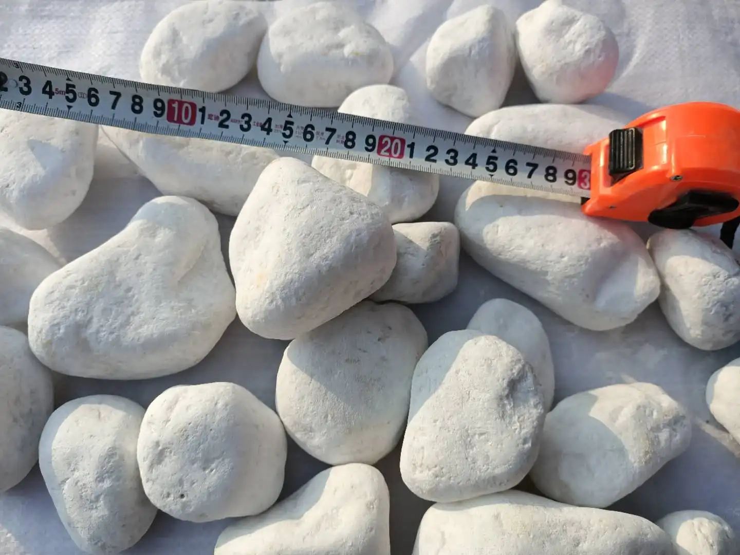 Decorative Stone Gardening and Landscaping Snow White Gravel Stone