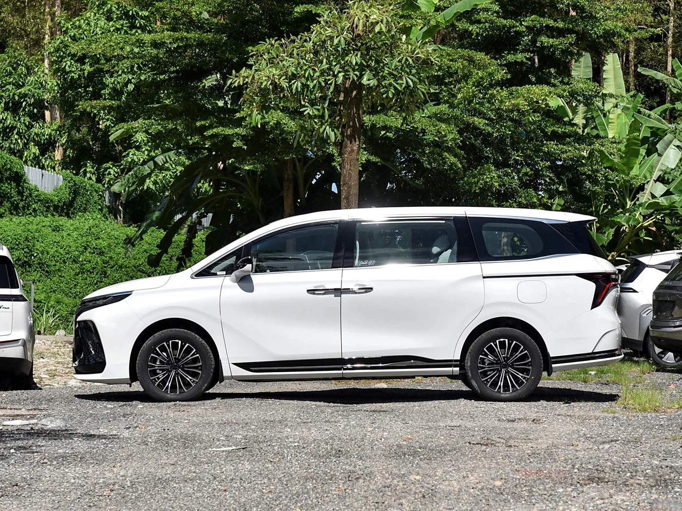 Dongfeng Forthing Planet Sea V9 Luxury MPV New Energy Vehicle PHEV Electric Vehicle| Alibaba.com