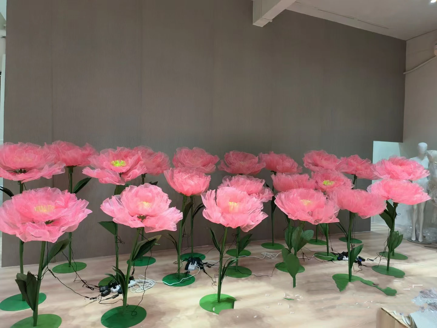 Custom Elegant Automatic Opening&Closing Flowers Handmade Giant Flowers ...