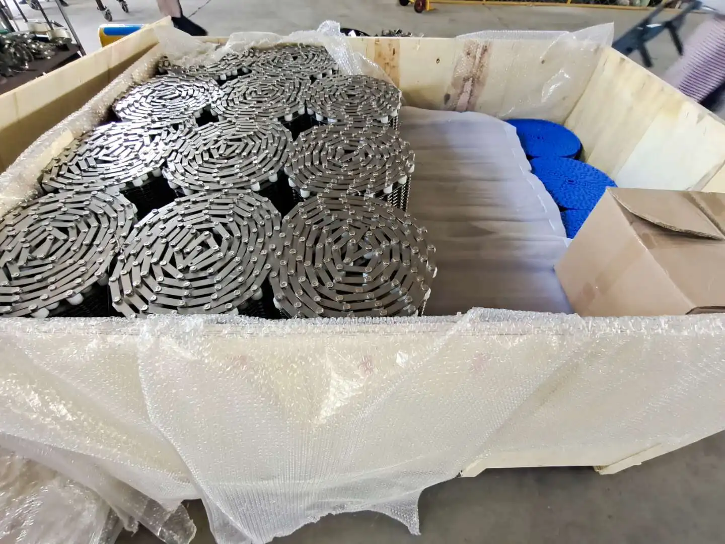 Plastic Modular Conveyor Belt With Positrack 1000 Molded To Width - Buy ...