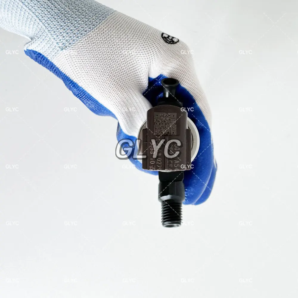 New Common Rail Fuel Injector 095000-5760 Diesel Fuel Injector 1465A054 ...