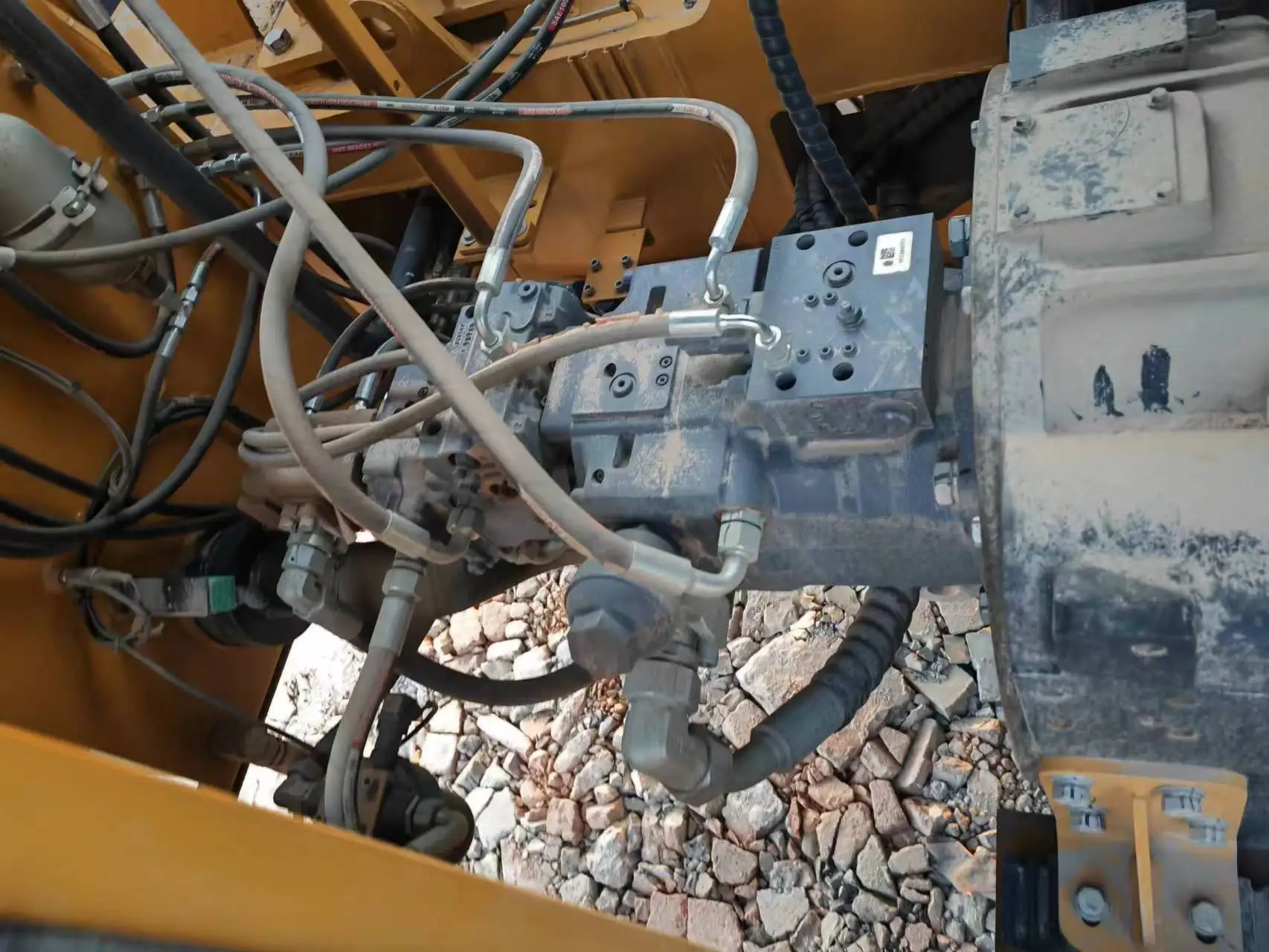 XCMG XGC200 200 Ton Crawler Crane - Reliable Heavy Lifting