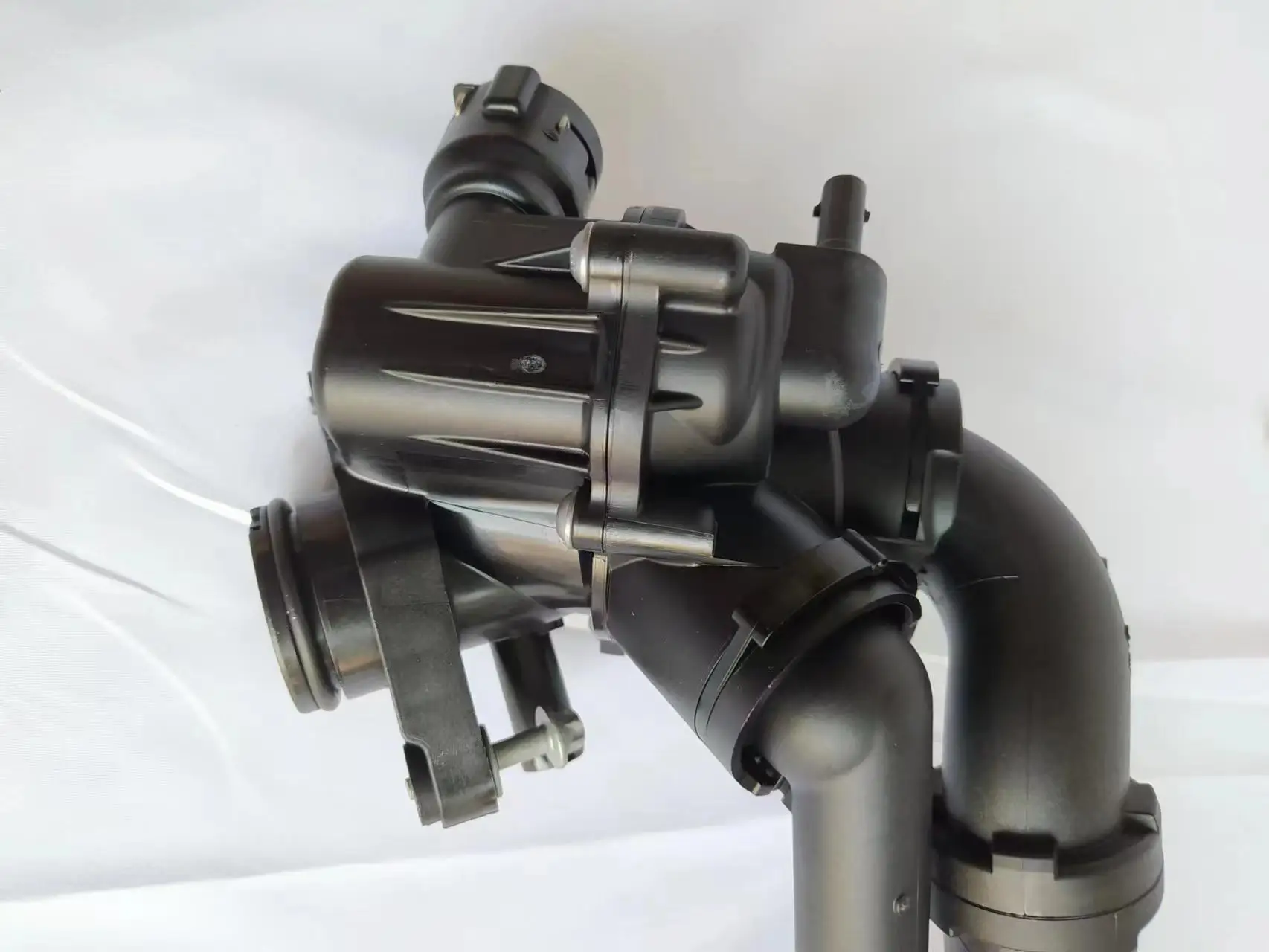 Engine Coolant Thermostat 2742003300 2742000615 For Mercedes Benz W205 ...