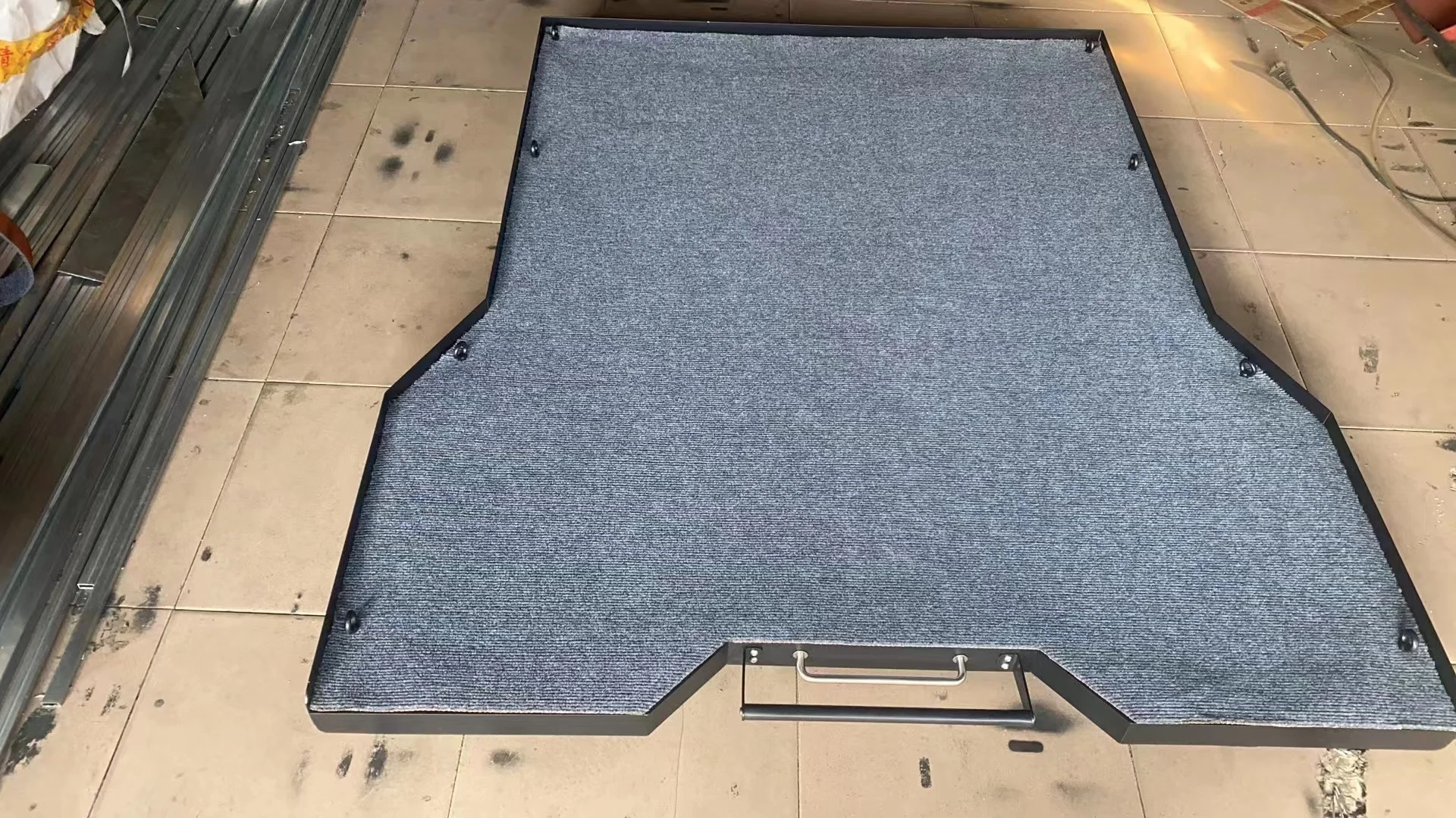 4x4 Accessories - Universal Pickup Truck Bed Sliding Tray