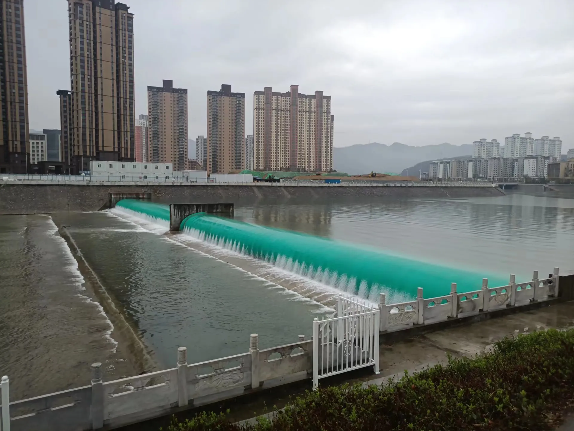 Movable Dam/Spillway Gate for Water Control| Alibaba.com