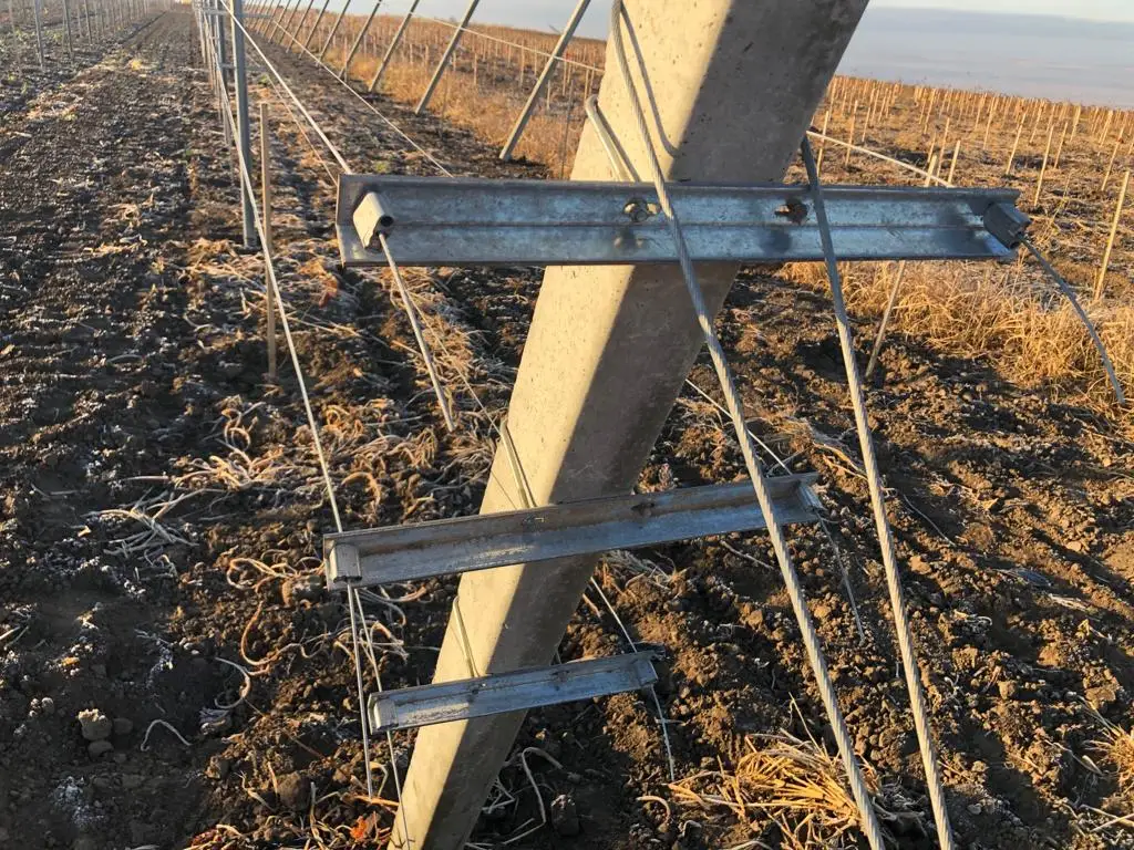 L Shaped Vertical Divided Trellis Crossarm for Vineyards