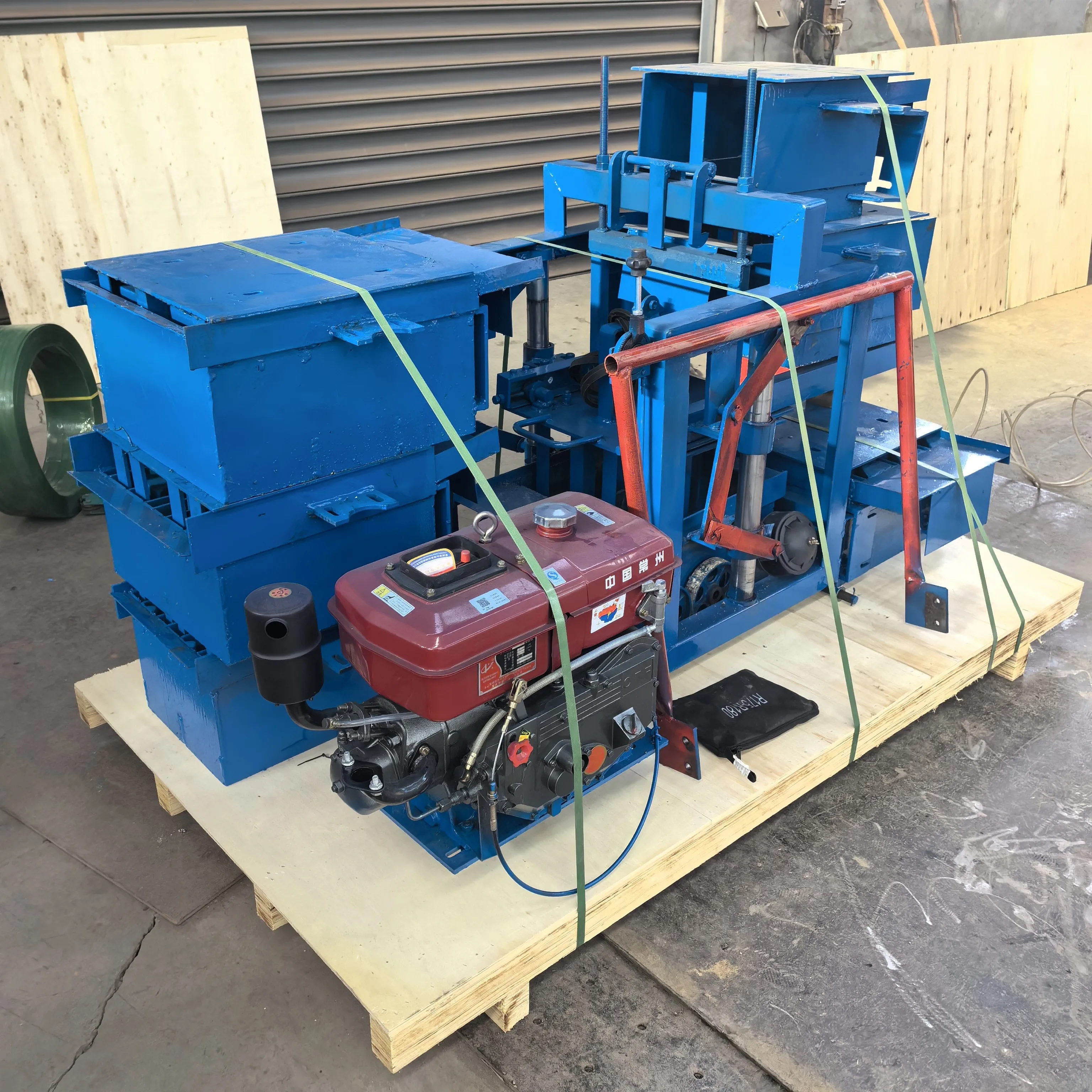 Automatic Cement Block Moulding Machine - Efficient & Durable