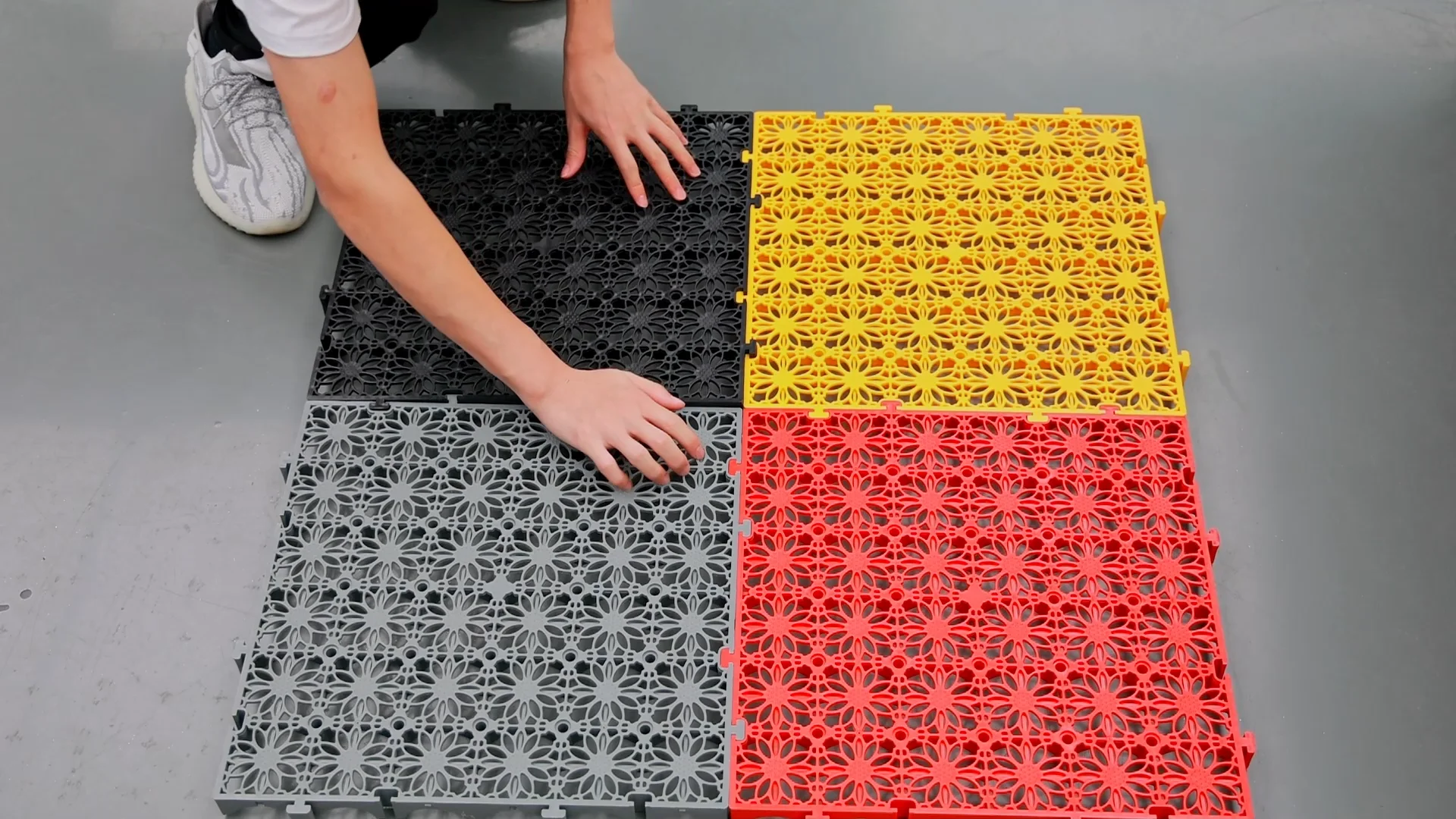 40*40cm Pp Floor Tiles Garage Floor Tiles Interlocking Plastic Drainage ...