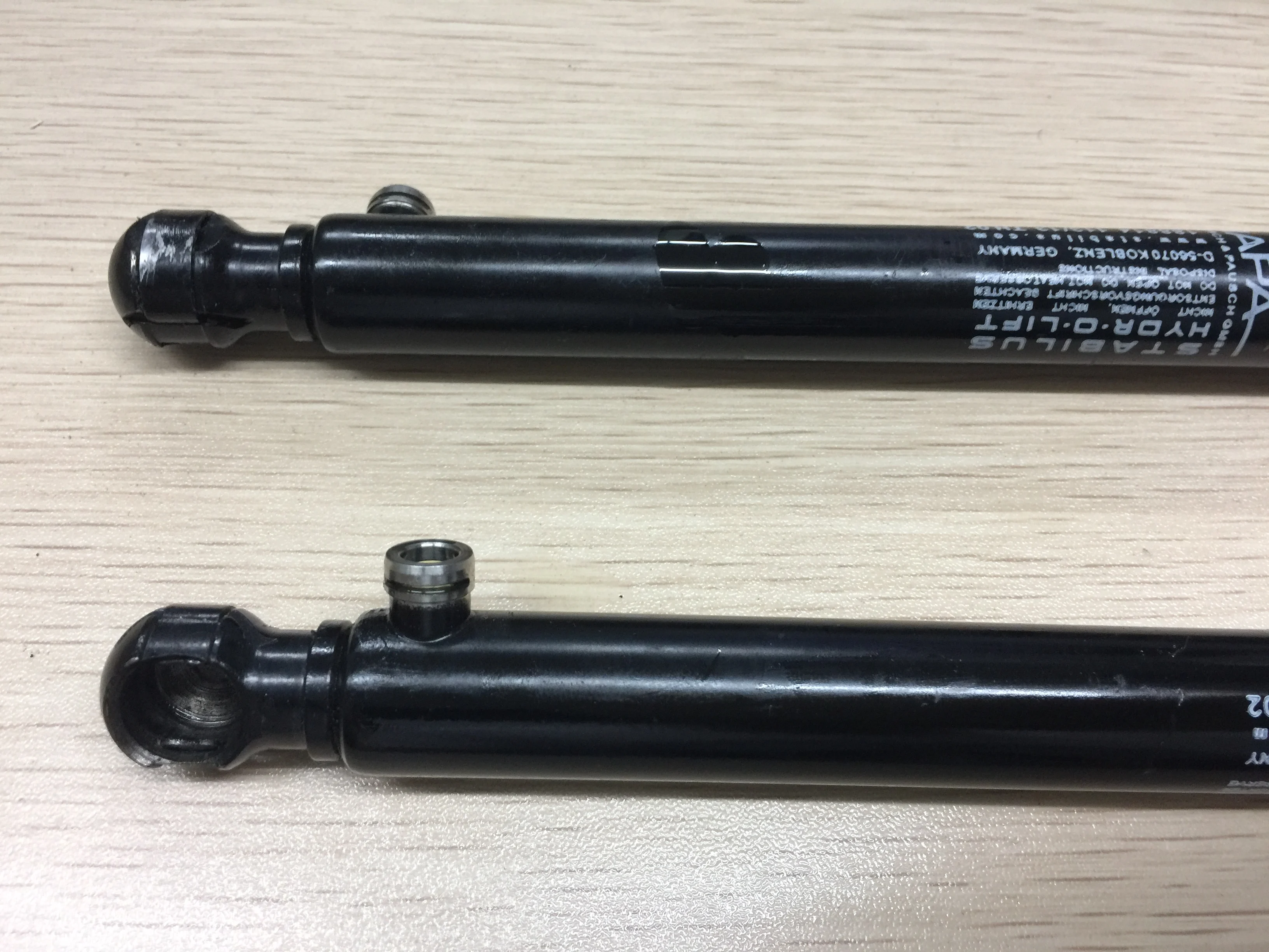 Ferrari 458 Spider & 488 Pista Spider Hydraulic Gas Strut Piston