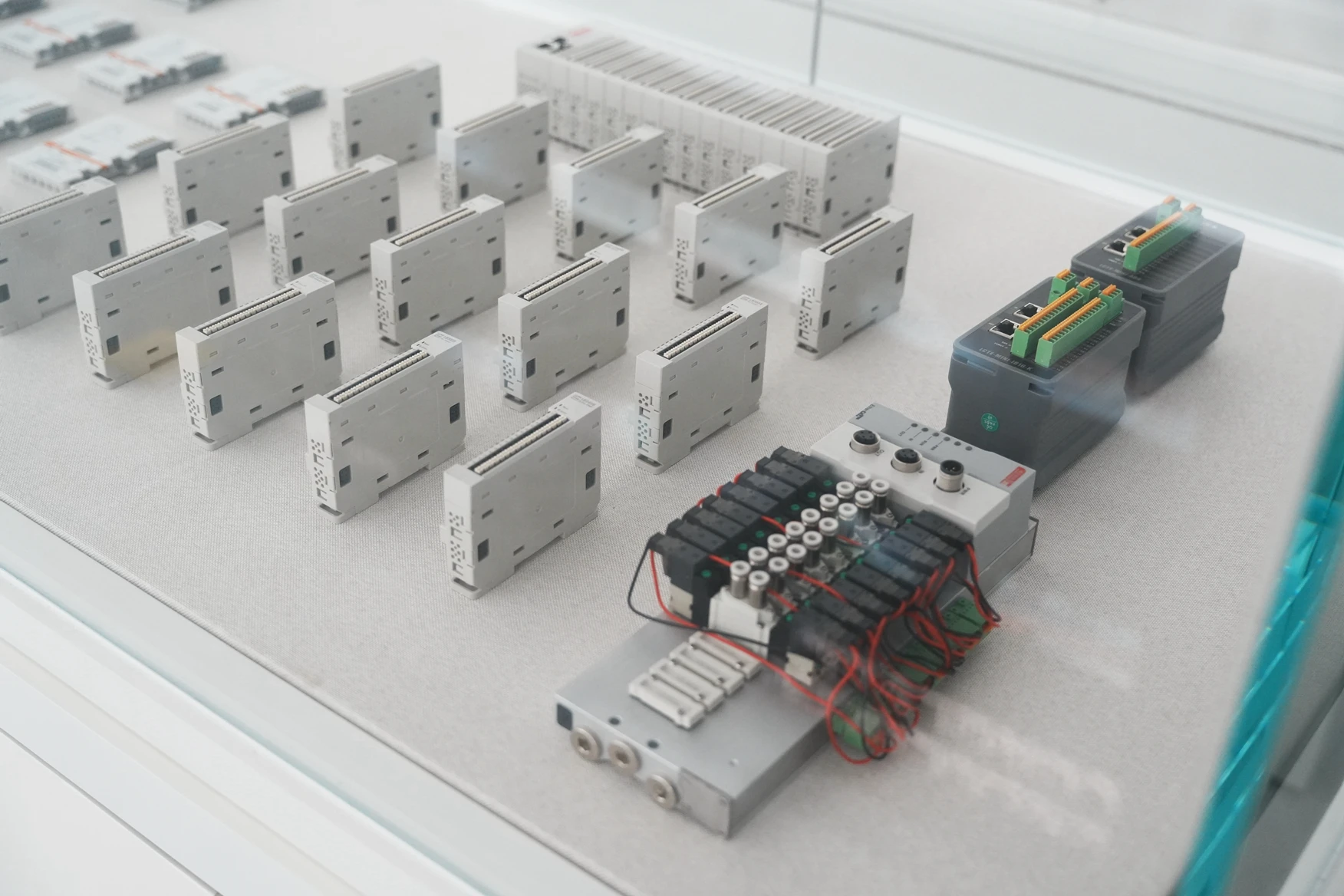 凌辰LCTE-MINI-E4O4 EtherCAT 4通道编码器输入输出迷你远程输入输出模块| Alibaba.com