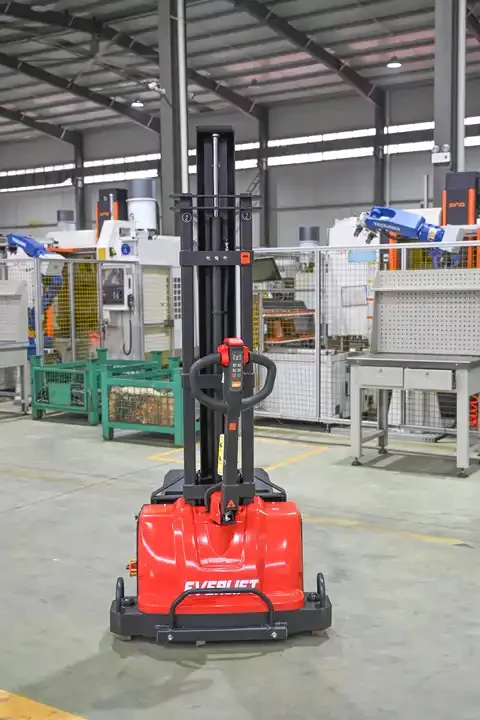 Everlift Self-Loading Stacker Trucks - Efficient Pallet Handling