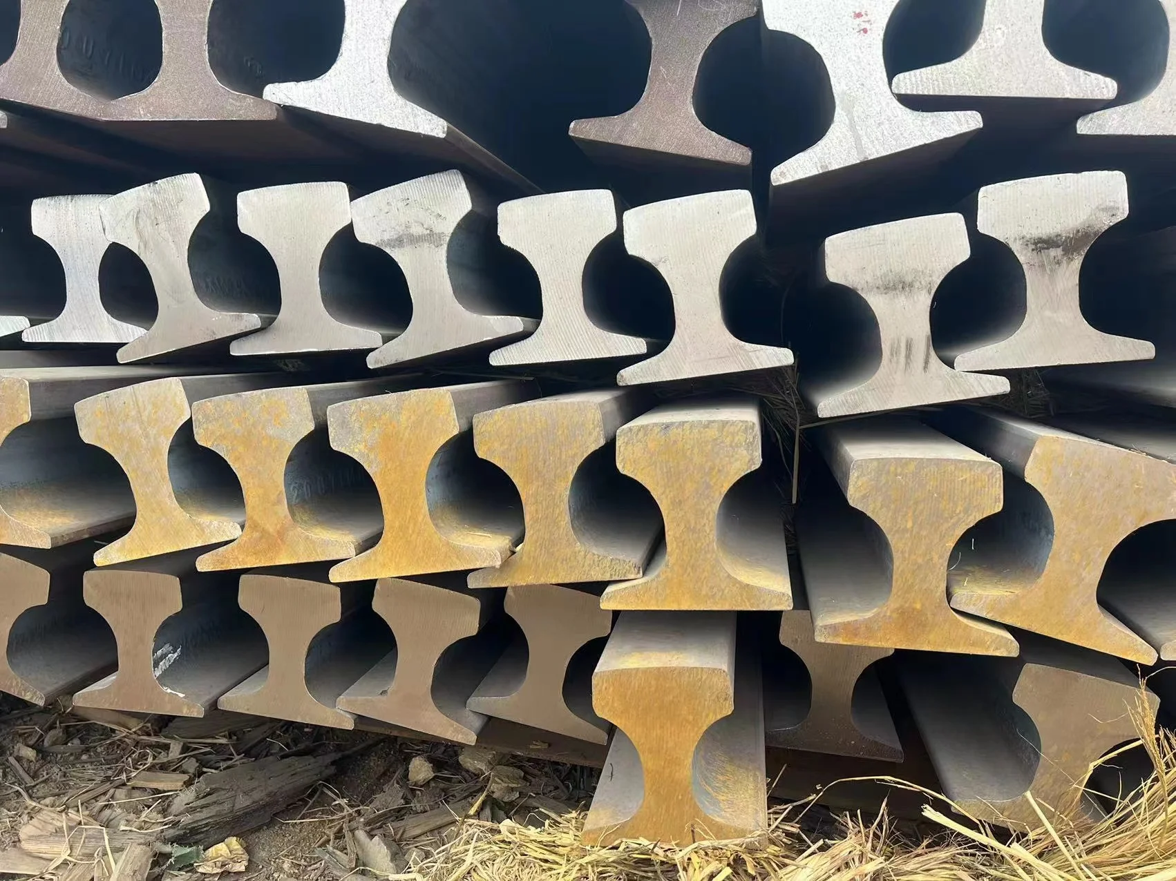 Railway Steel Heavy Rail Track - Durable and Efficient