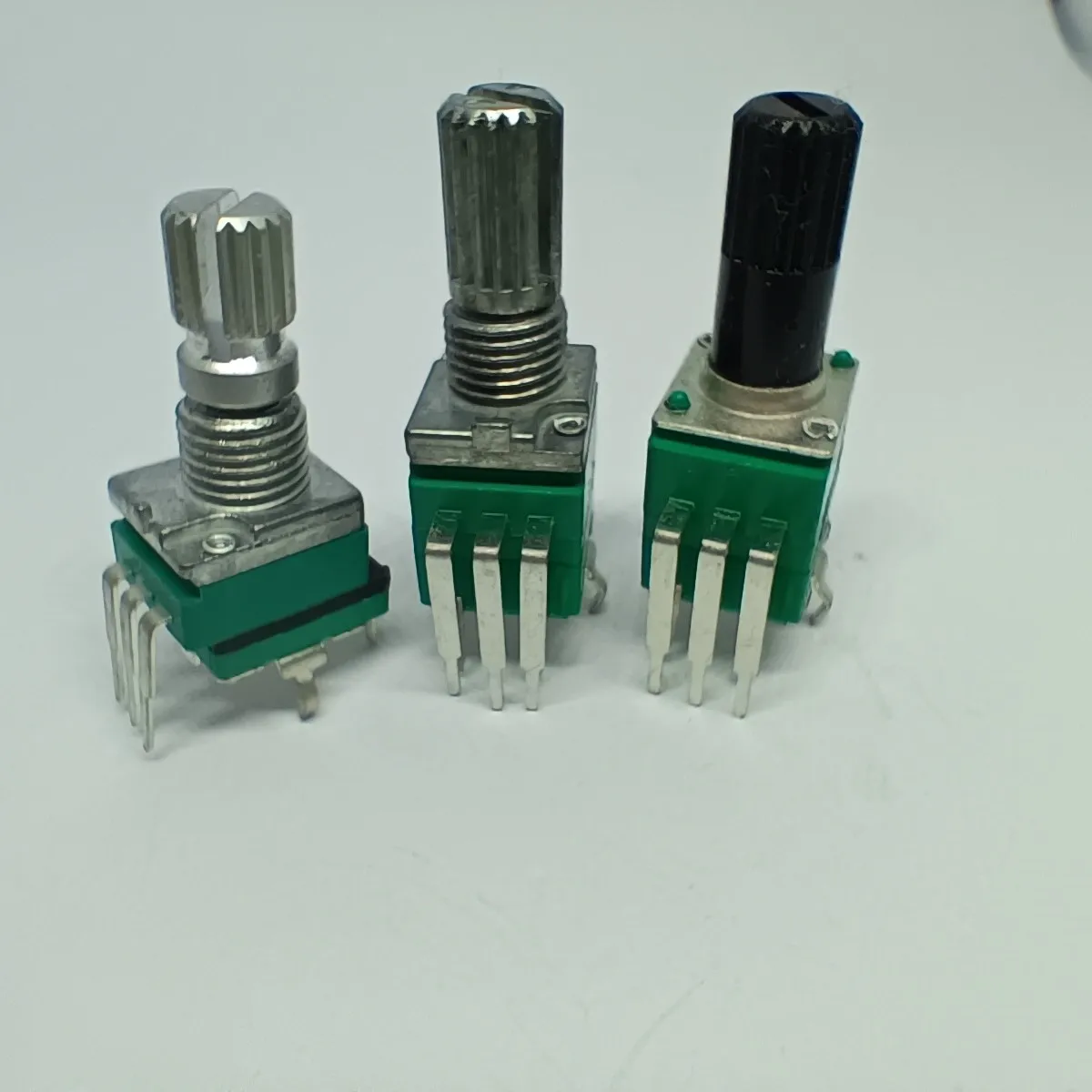 9mm Pcb Mounting Vertical Mount Potentiometer With Push Switch - Buy ...