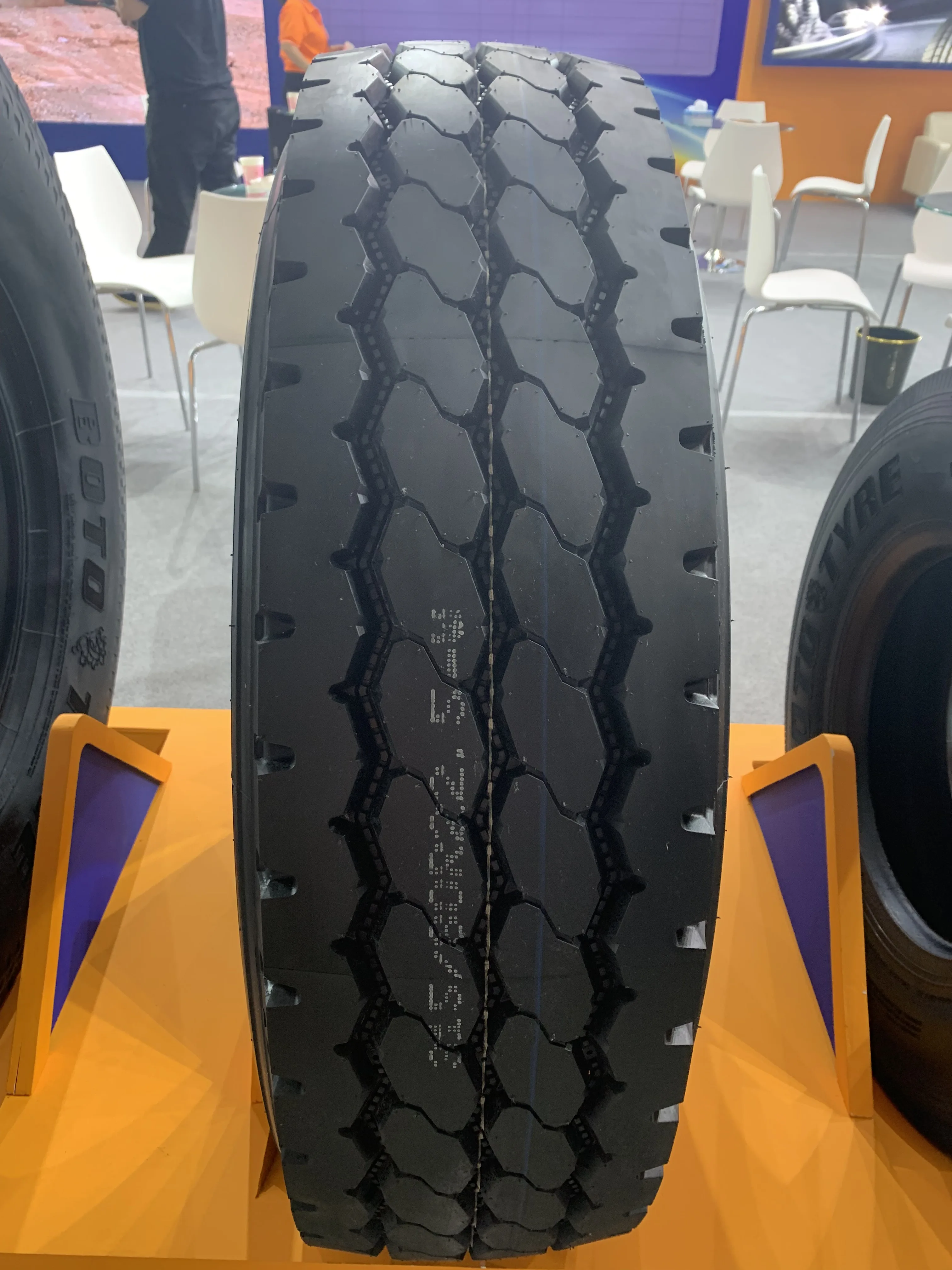 Boto 9.5r17.5 11r22.5 12r22.5 295/80r22.5 315/80r22.5 255/70r22.5 275/70r22.5 Radial Truck Tyre ...