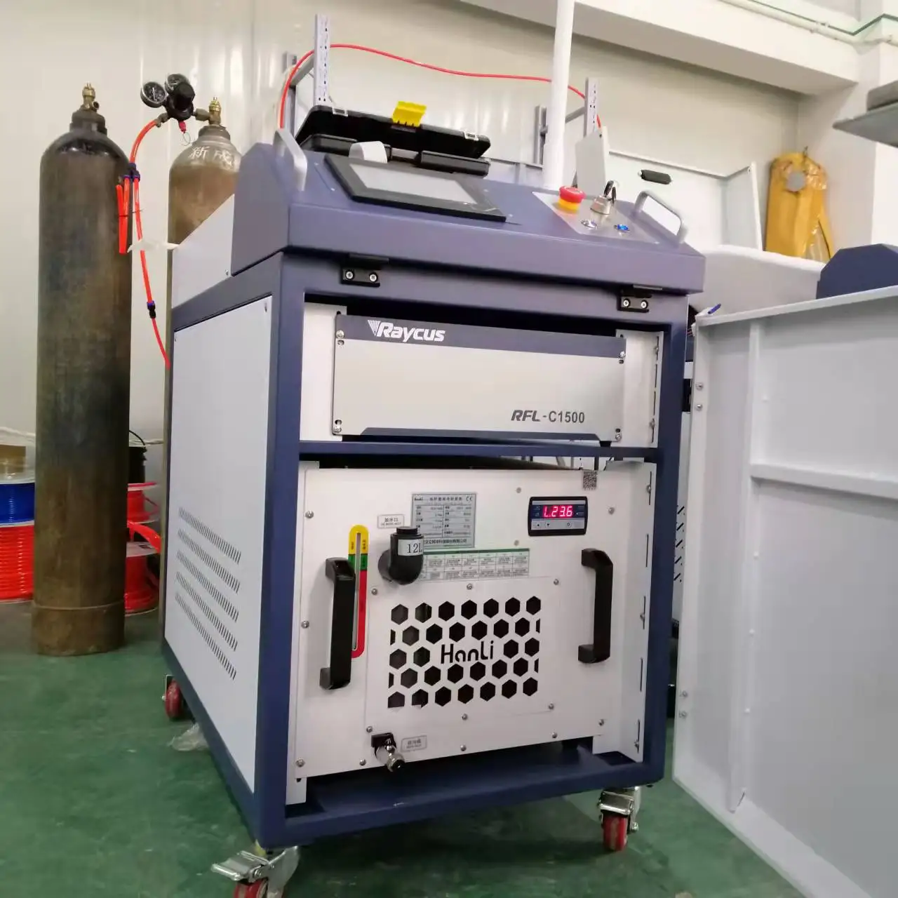 Laser Rust Removal Gun - Efficient 3000W Cleaning Machine