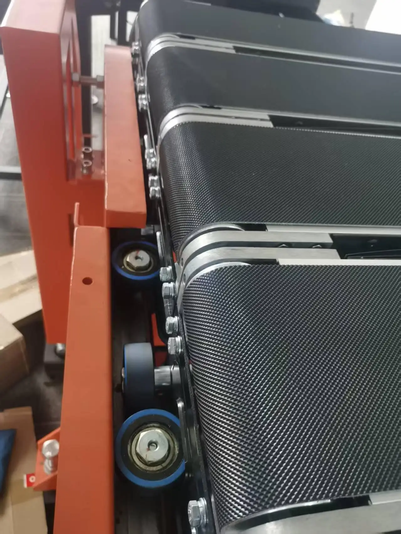 Narrow Belt Sorting Conveyor Machine - High Speed & Durable