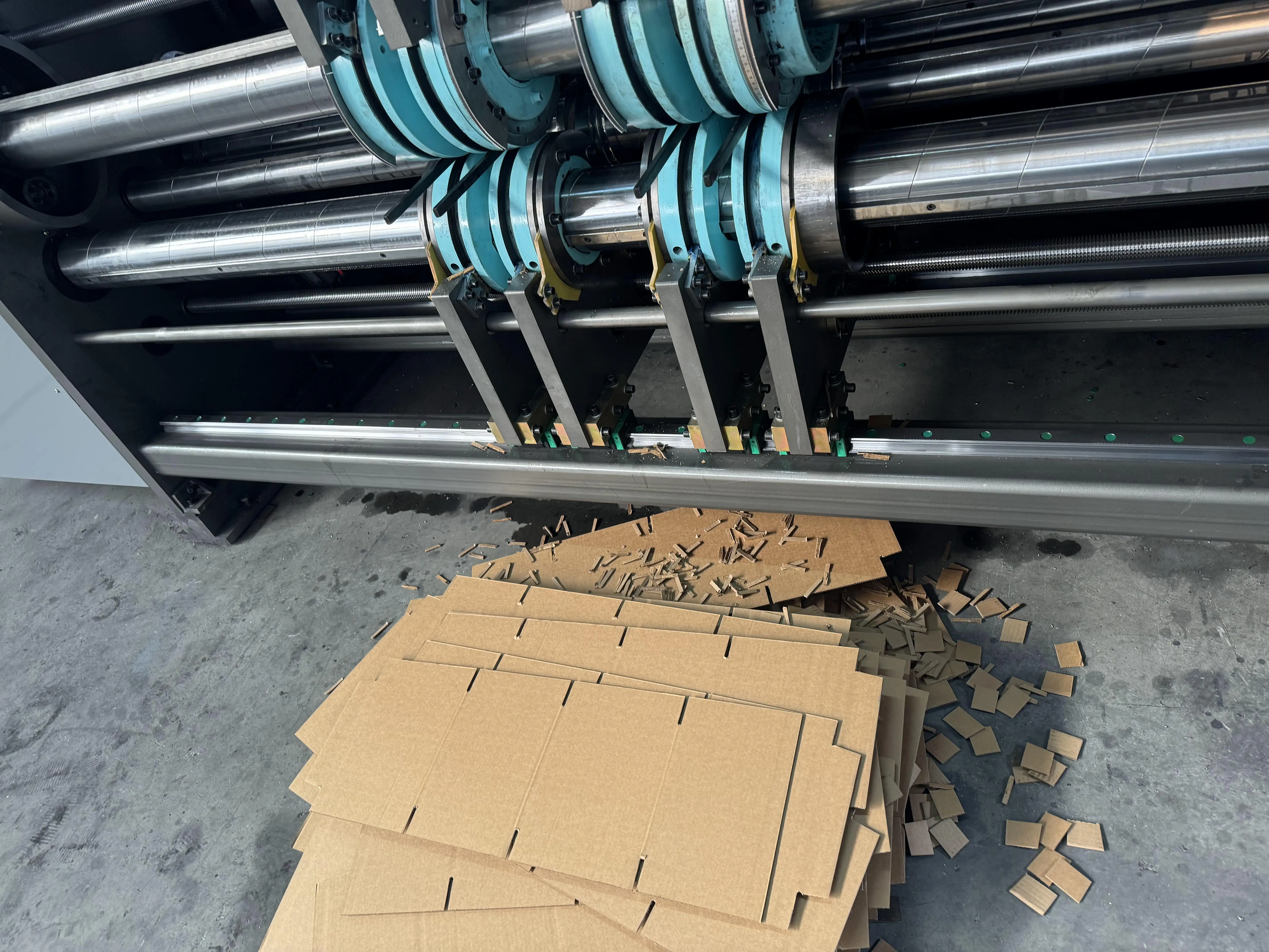 Carton Box Packing Corrugated Cardboard Rotary Die Cutting Machine ...