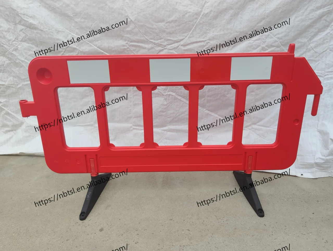 2m 13kg Plastic Barrier For Road Traffic Plastic Safety Barricade ...