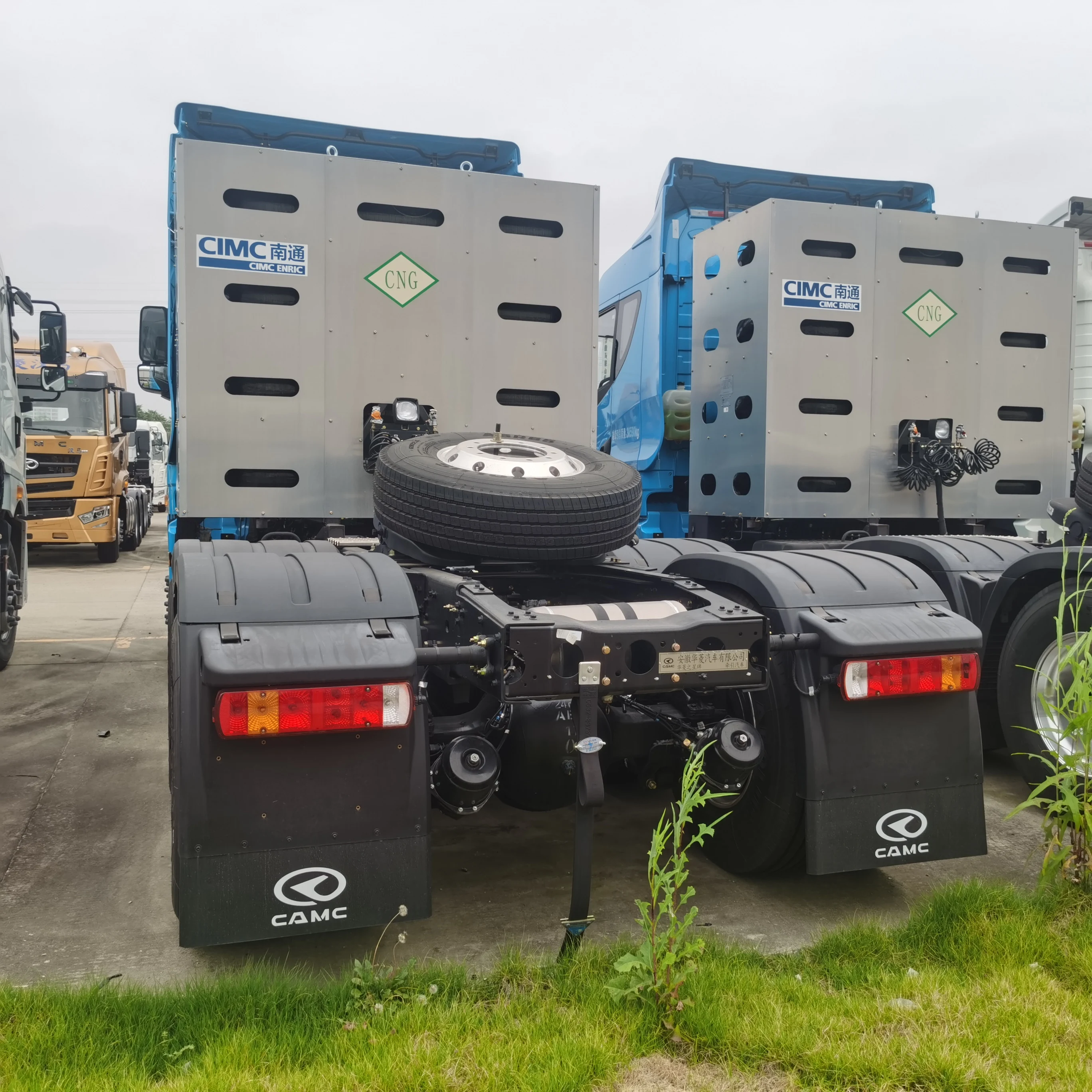 CAMC Heavy Duty 6x4 Prime Mover - 410HP CNG Truck for Sale