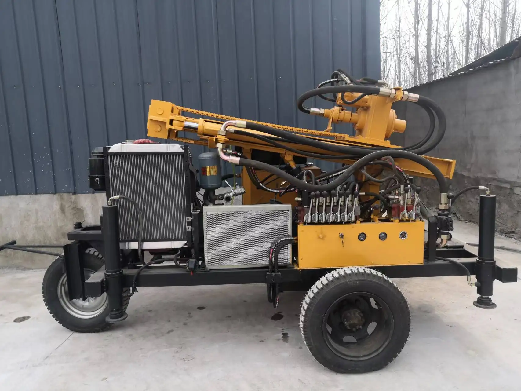 Portable Wheels Hydraulic Drilling Rig Pneumatic Borehole Water ...