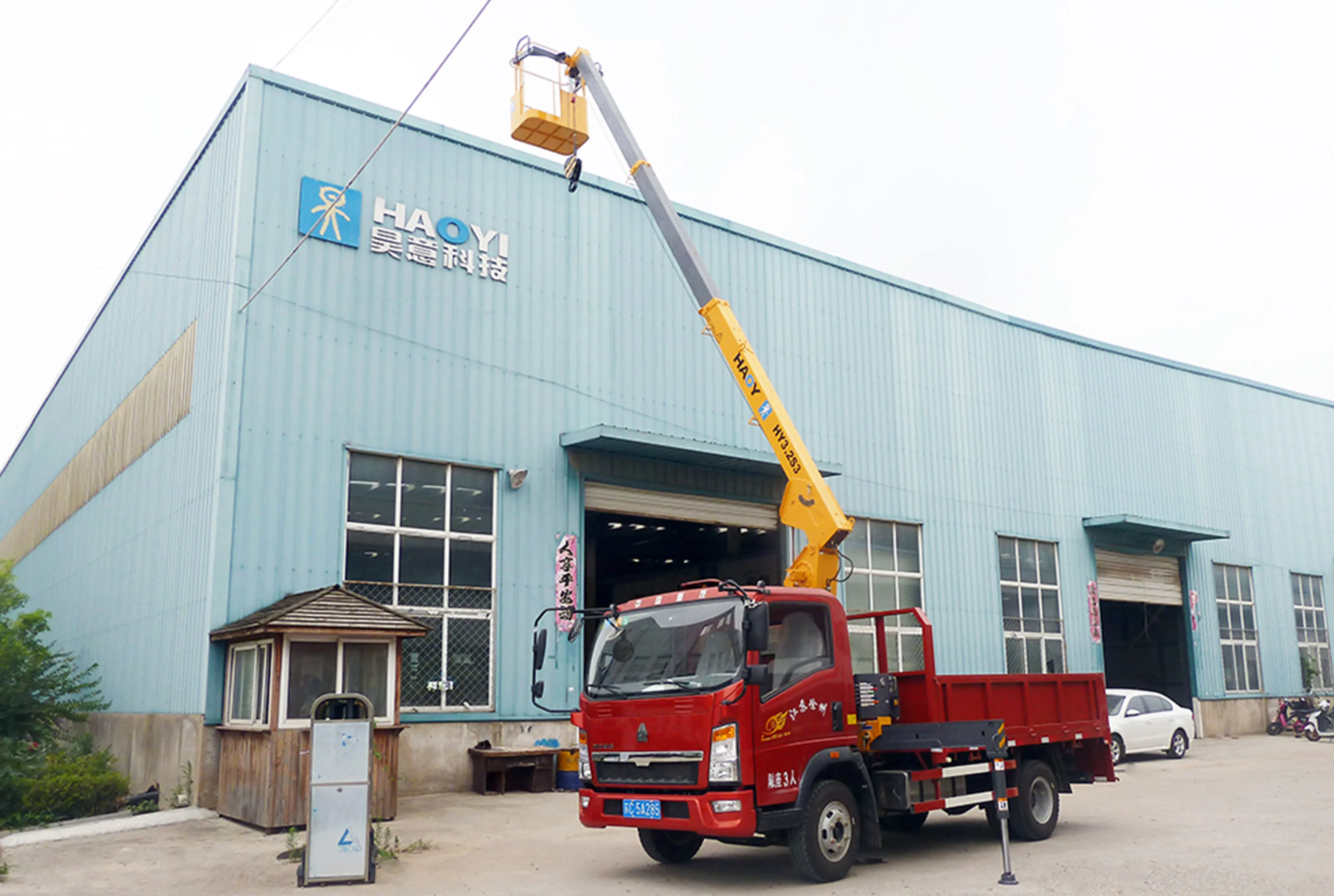 Grua 1 Ton 2 Ton Tuck Crane Truck Small Mounted Crane Telescopic Boom ...