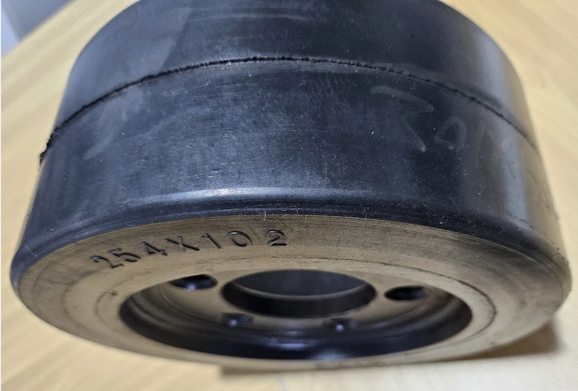 Rubber Wheel 0039902308 for Linde Forklift 1158/131/T20/T20AP/T20SP/P30 ...