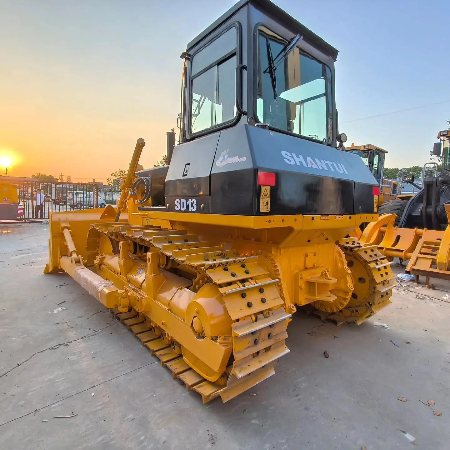 usd machinery Original Shandong Shantui SD13 Crawler Bulldozer Second-Hand Excavator Machinery ...