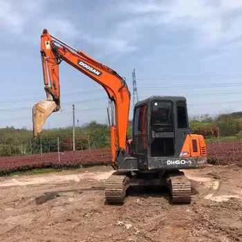 Sell Mini Daewoo Dh50 Excavator Used Doosan Dh 50 5 Ton Excavator With ...
