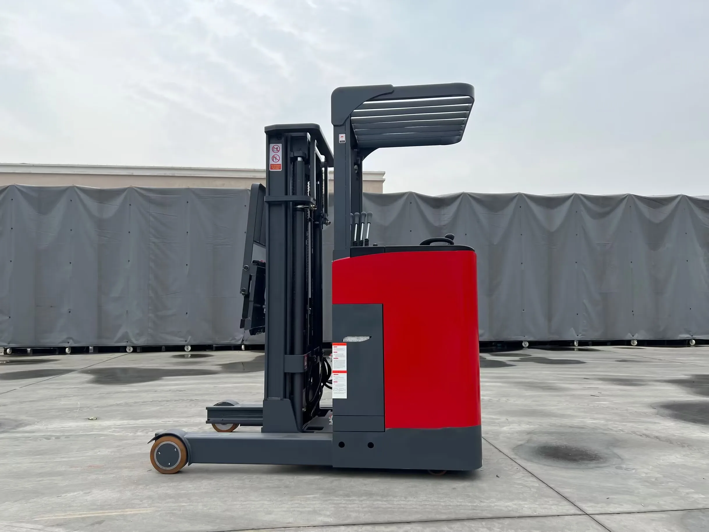 Reach Forklift 1t 1.5t 2t 2.5t With Lift 6m 8m 12m Electric Reach Truck ...