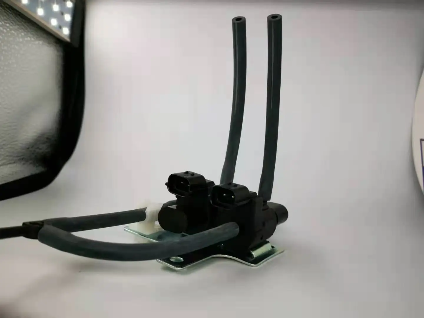 用于三菱L200帕杰罗运动的飞轮离合器控制电磁阀8657A065| Alibaba.com