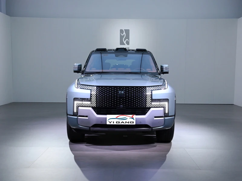 BYD Yangwang U8 - Electric SUV with 4x4 off-Road Capabilities