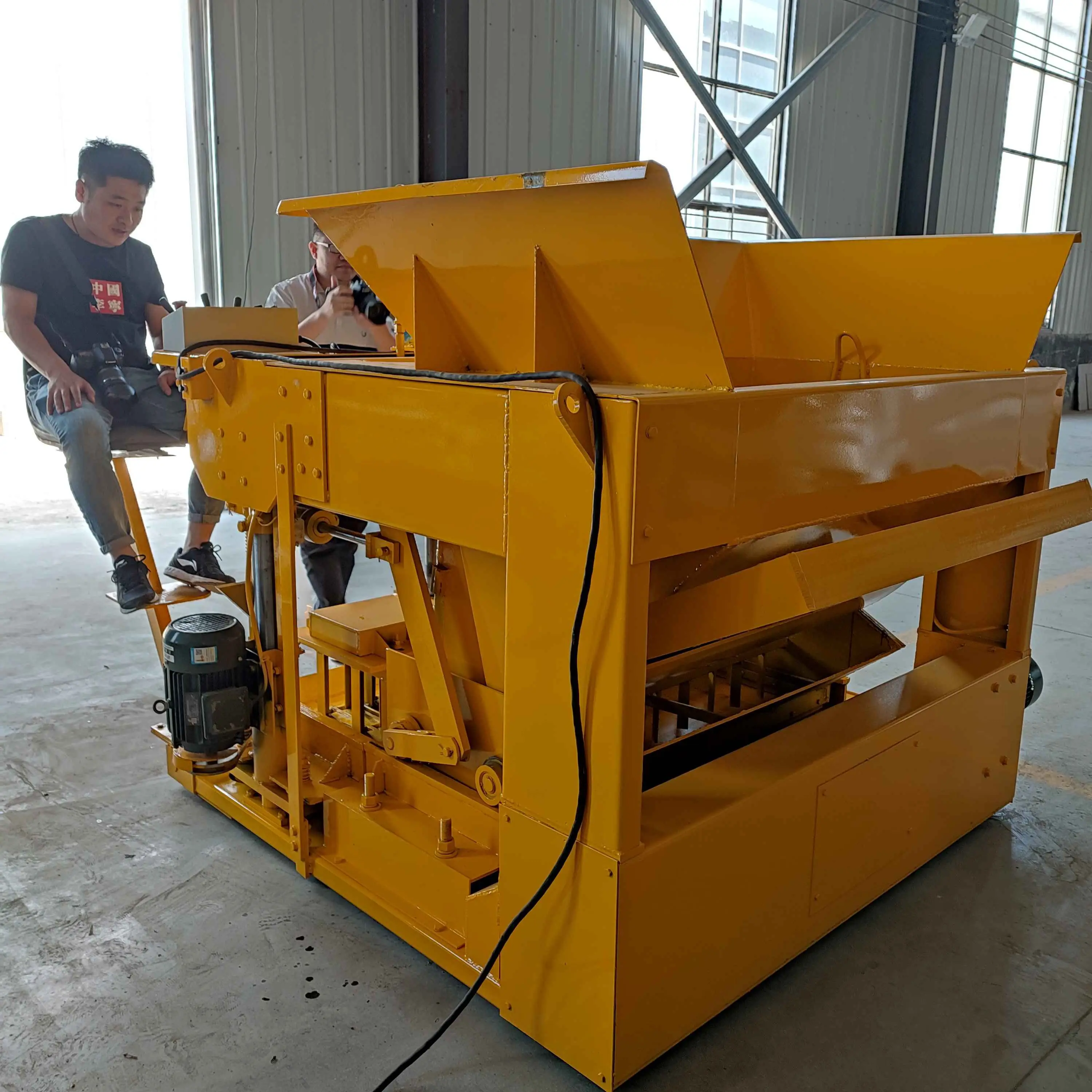 QMY6-25 Mobile Brick Making Machine - Large Space Requirement