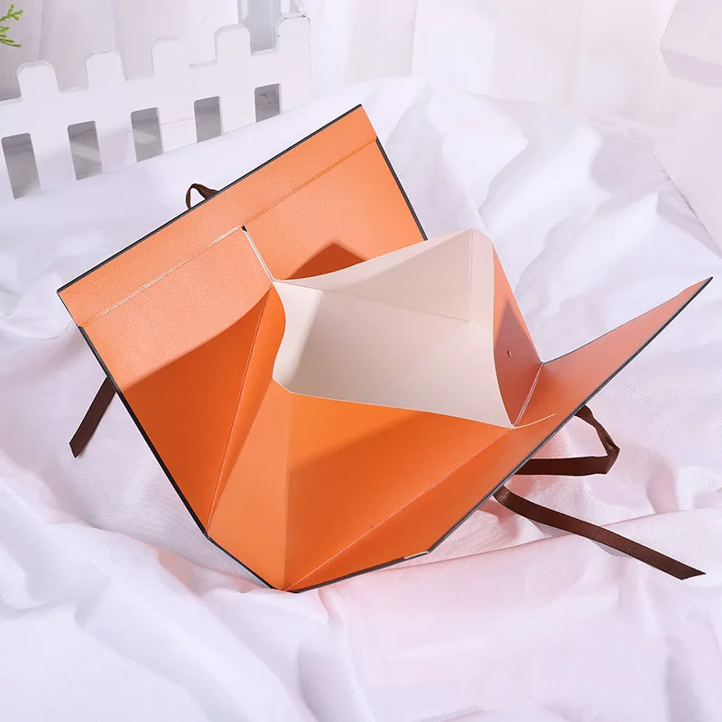 Luxury Lipstick Perfume Triangle Shape Silver Glitter Paper Gift Box ...