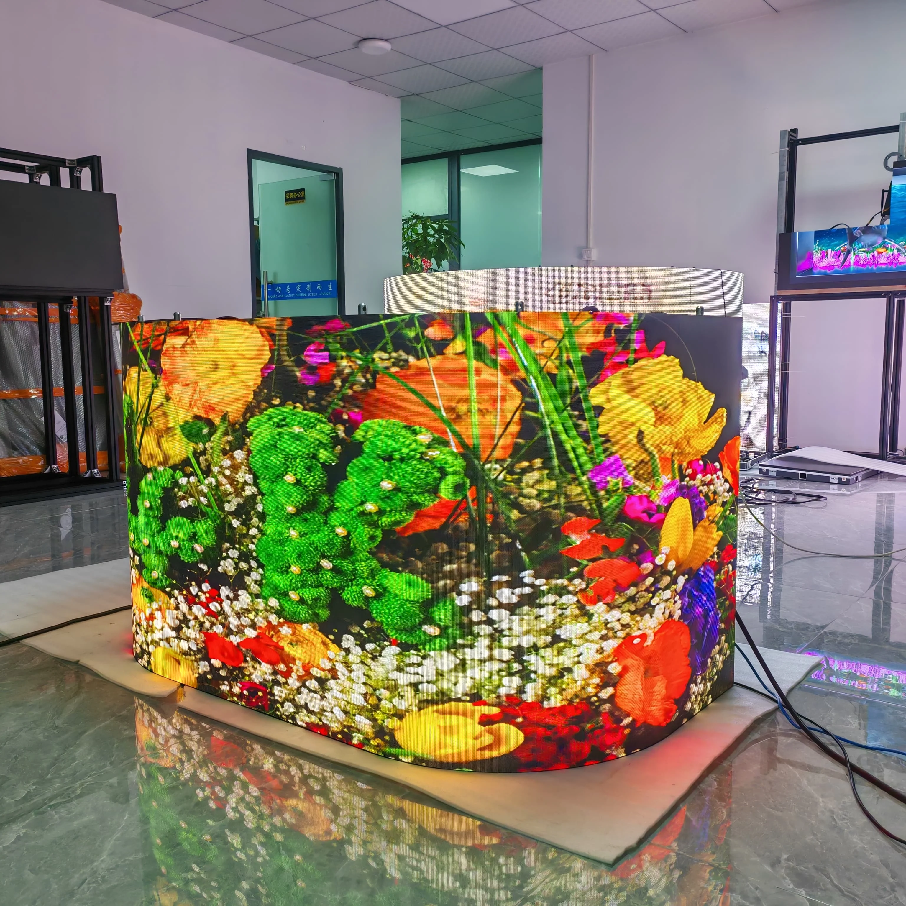 P2.5 OEM Indoor Portable Fast Setup DJ Booth Table Led Display Screen ...