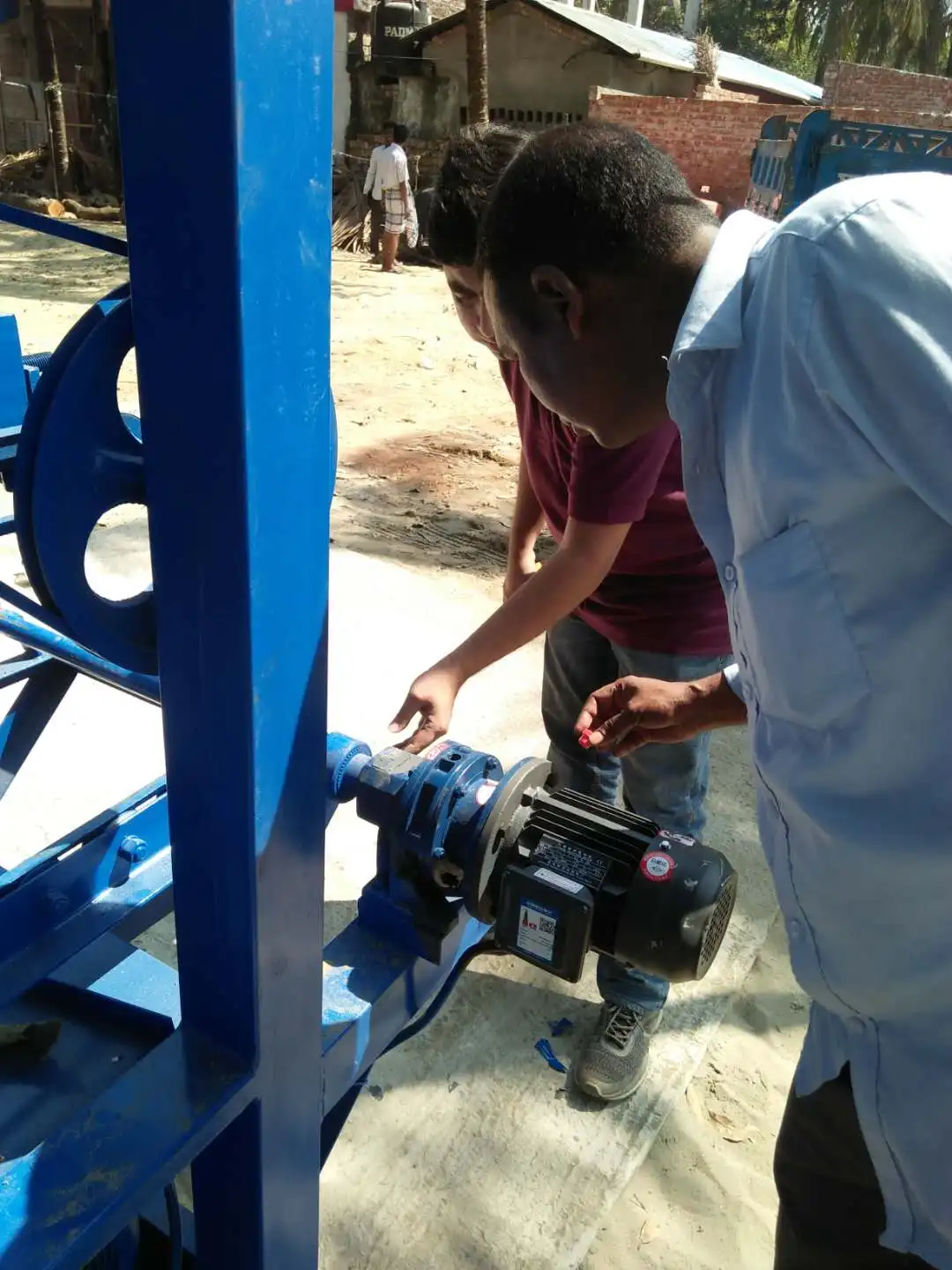 QT4-26 Cement Block Making Machine to Liberia - Easy & Efficient