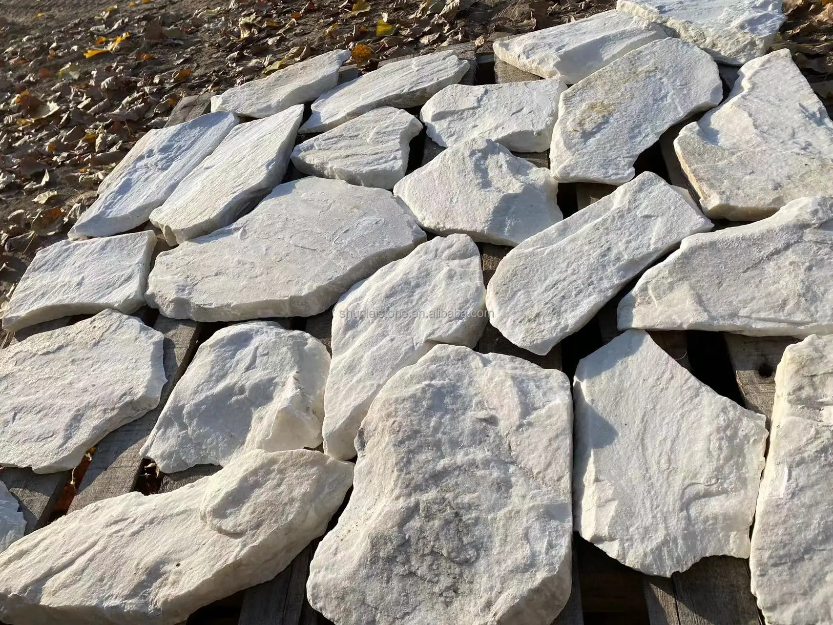 Exterior Crazy Loose White Quartzite Random Stone Wall Cladding - Buy ...