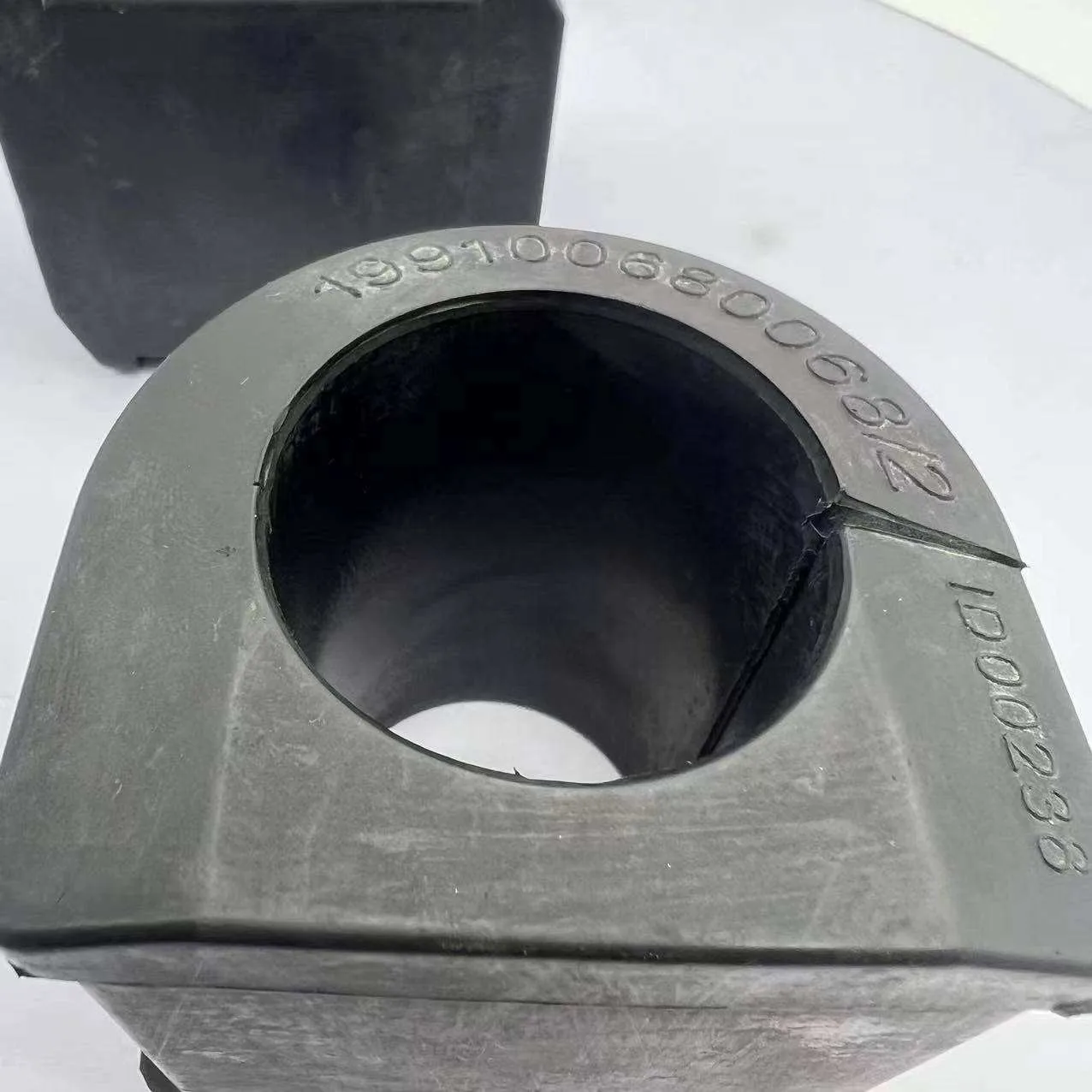 Sinotruk Howo Truck Parts Rubber Bearing Liner Wg9100680068 ...