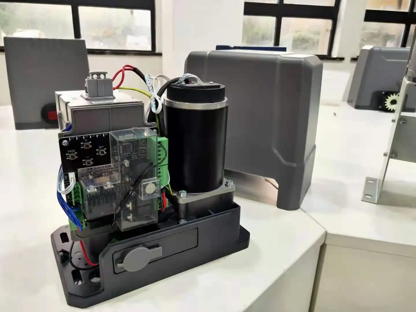 DC 24V Solar Powered Gate Opener Kit for Sliding Doors - Automatic ...
