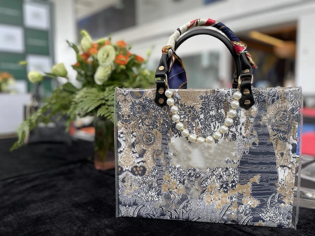 Wholesale Cheap Shopping Gift Paper Bag Modified Material PVC ...