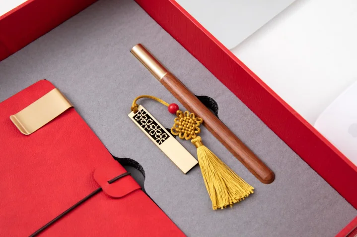 VIP Gadget 2024 - Personalized Brand Gift Items for Holidays