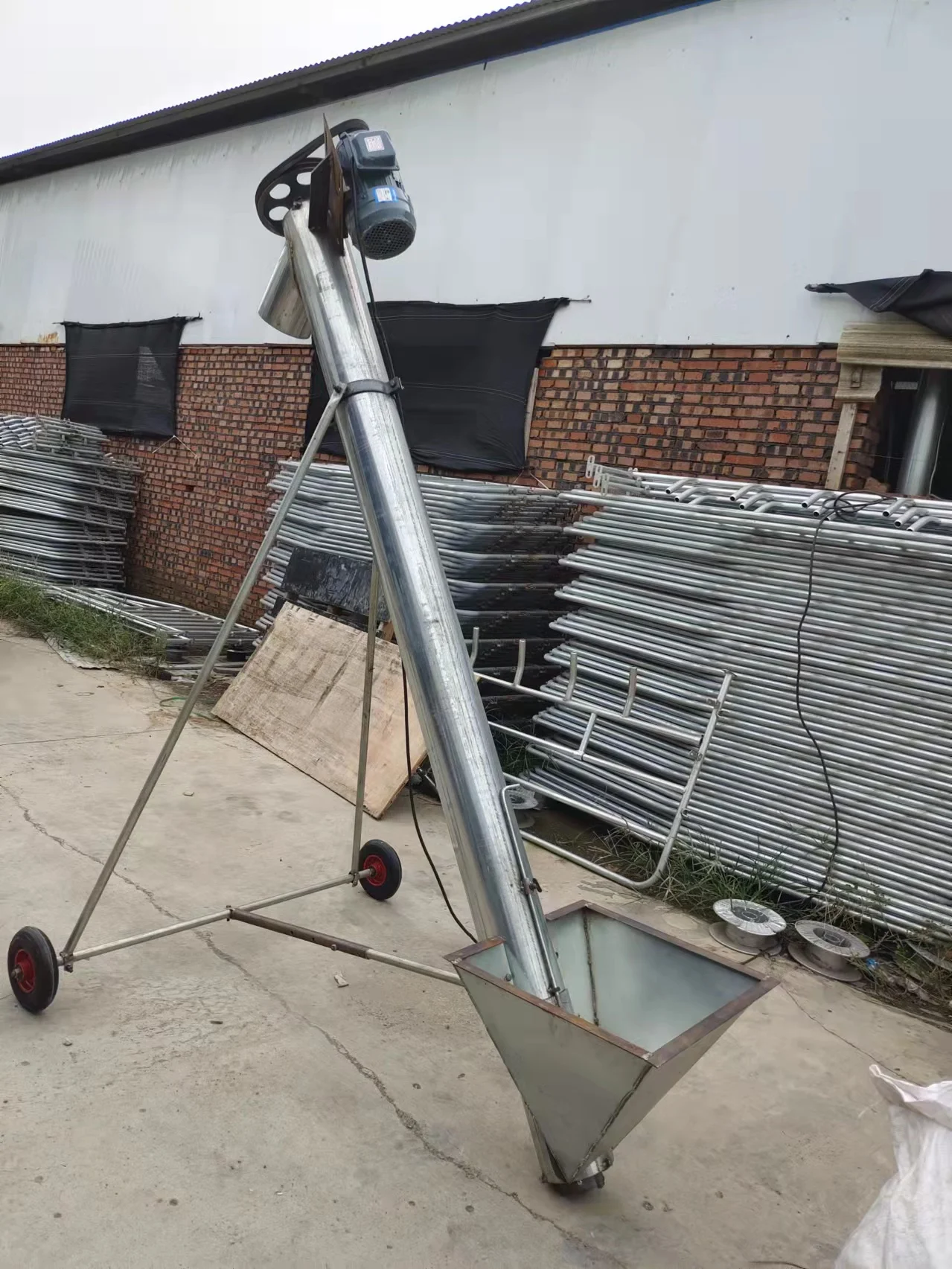 Weiyan Feed Screw Conveyor Machine - Efficient & Durable