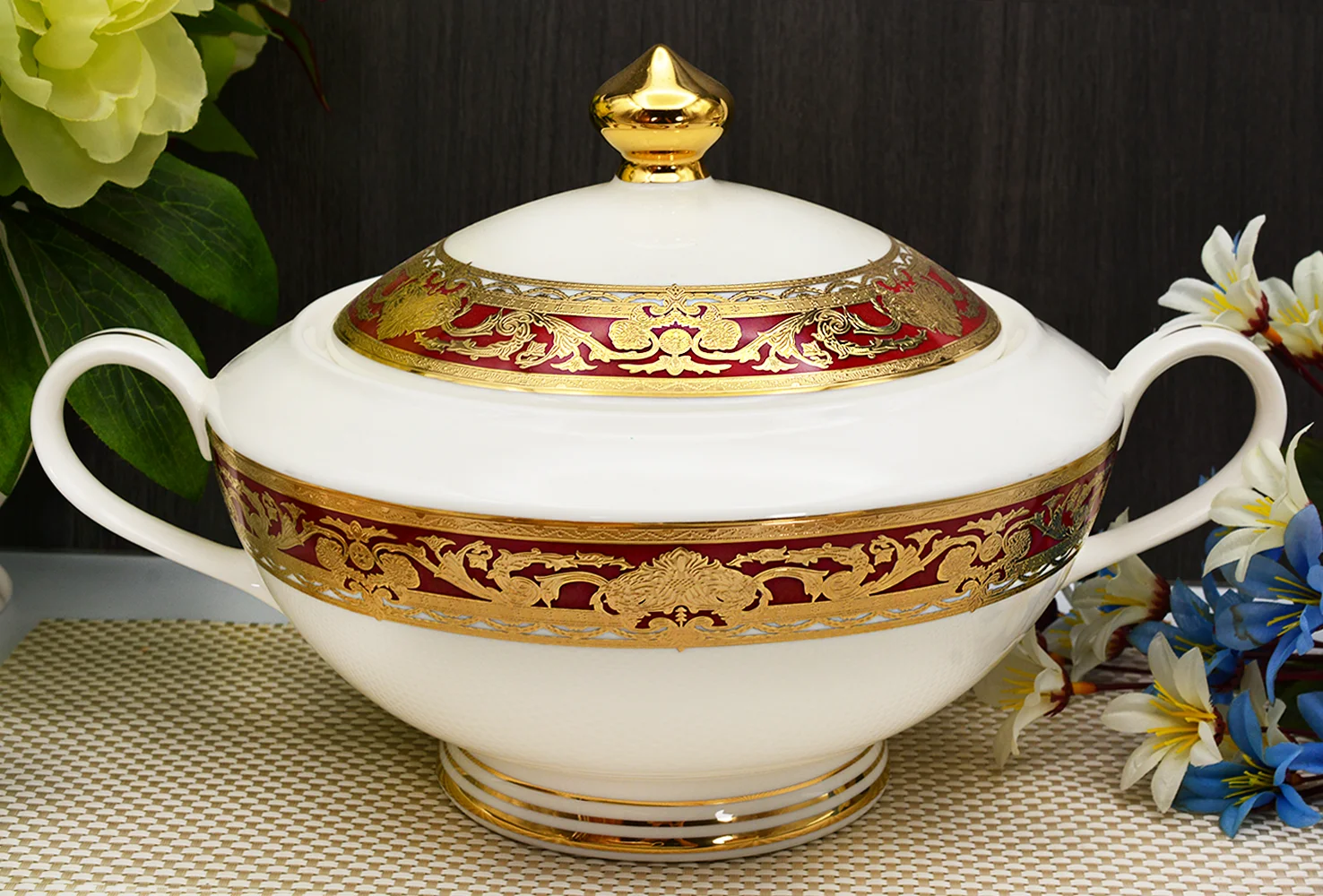 Luxury Classical Bone China Dinnerware Set & Customized Oem
