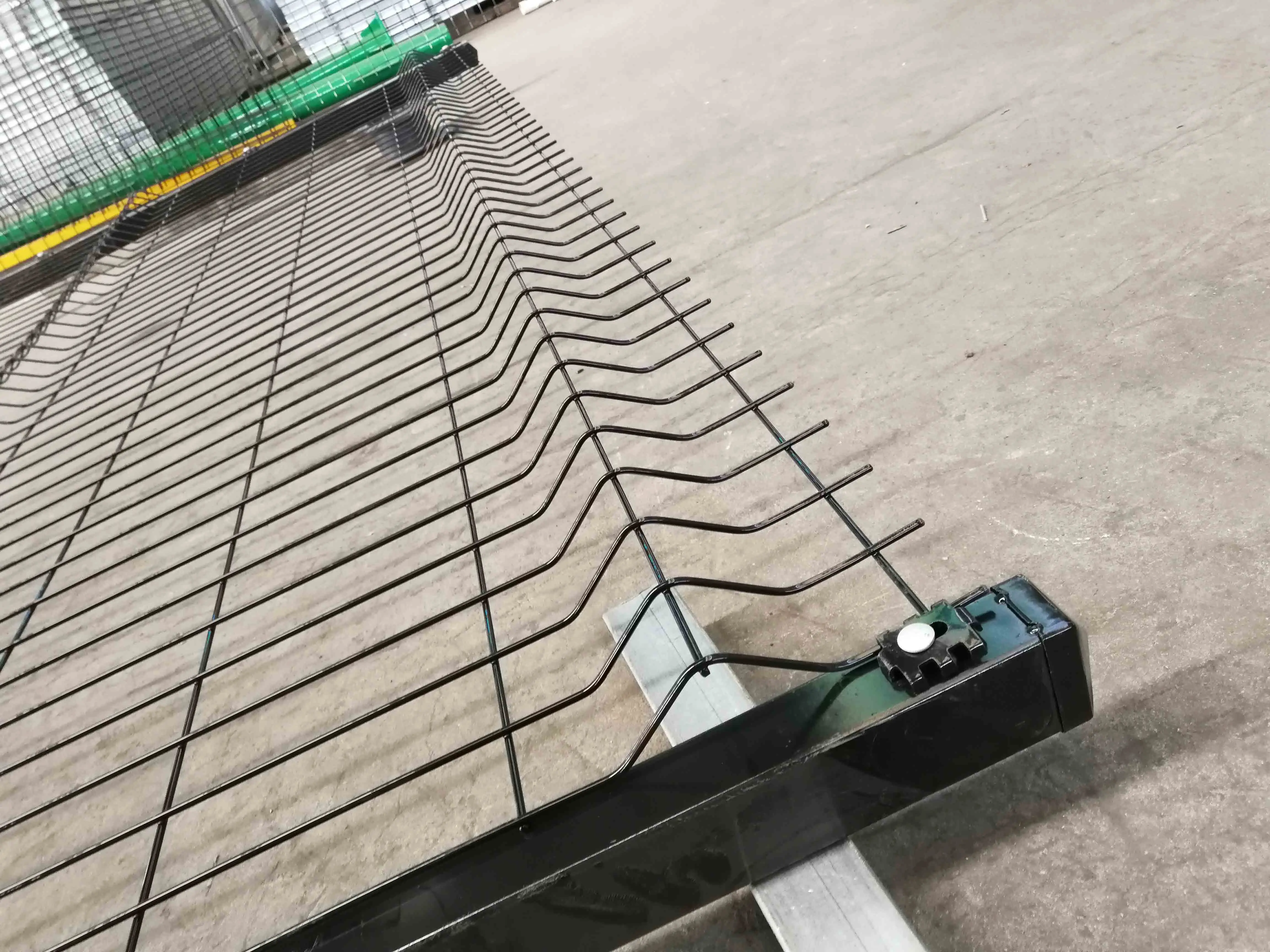 Valla de malla de alambre soldado curvo con recubrimiento de polvo, a ...